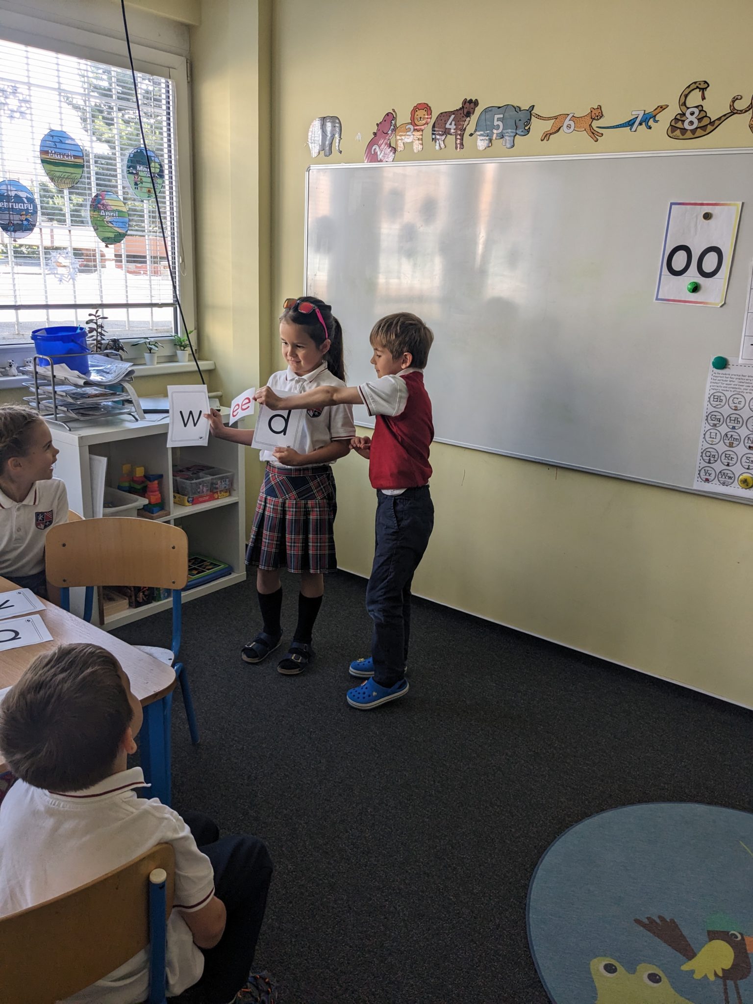 Working on Vowel Digraphs with Year 1 - EISB Members